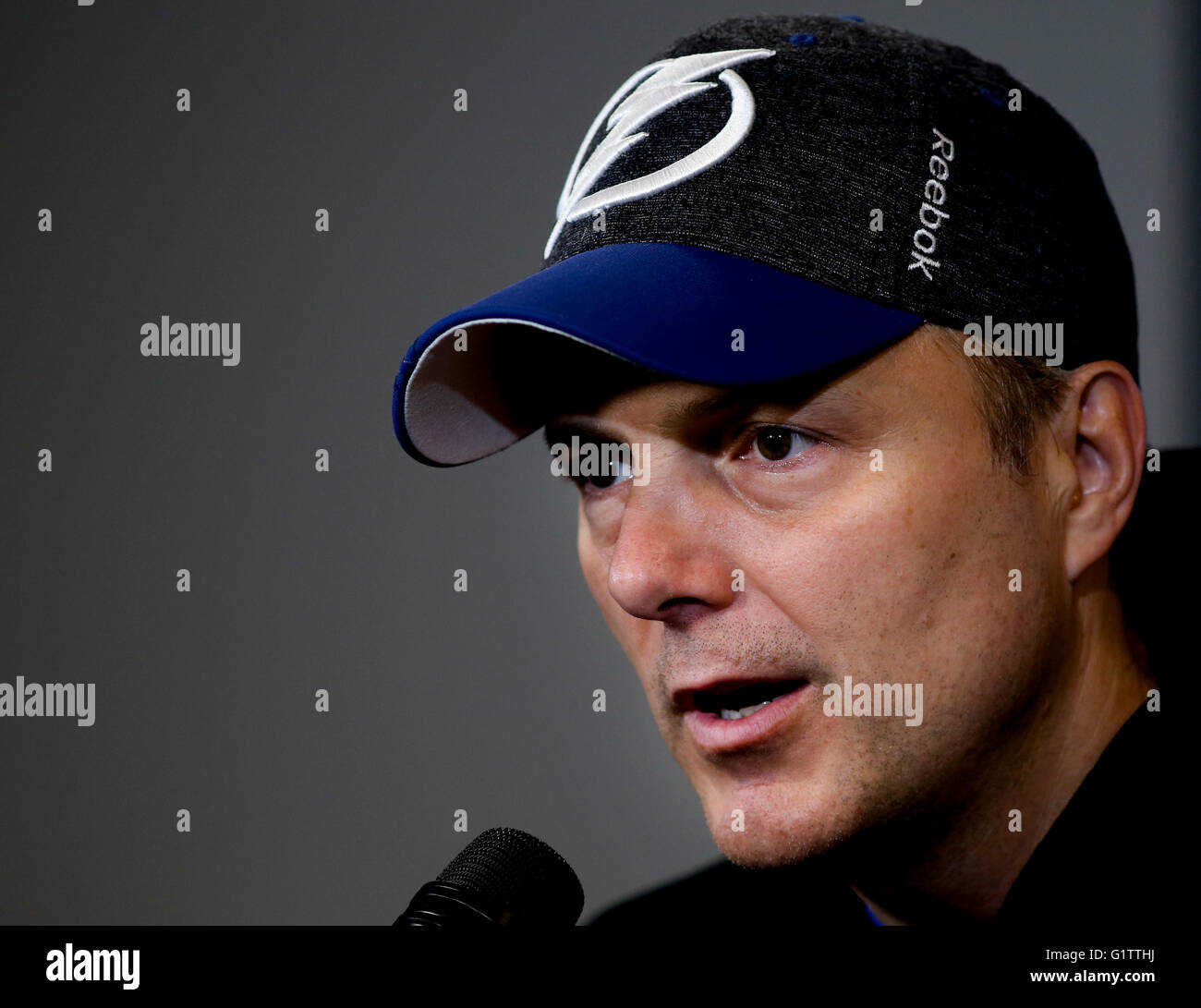 Tampa bay lightning coach jon cooper hi-res stock photography and ...