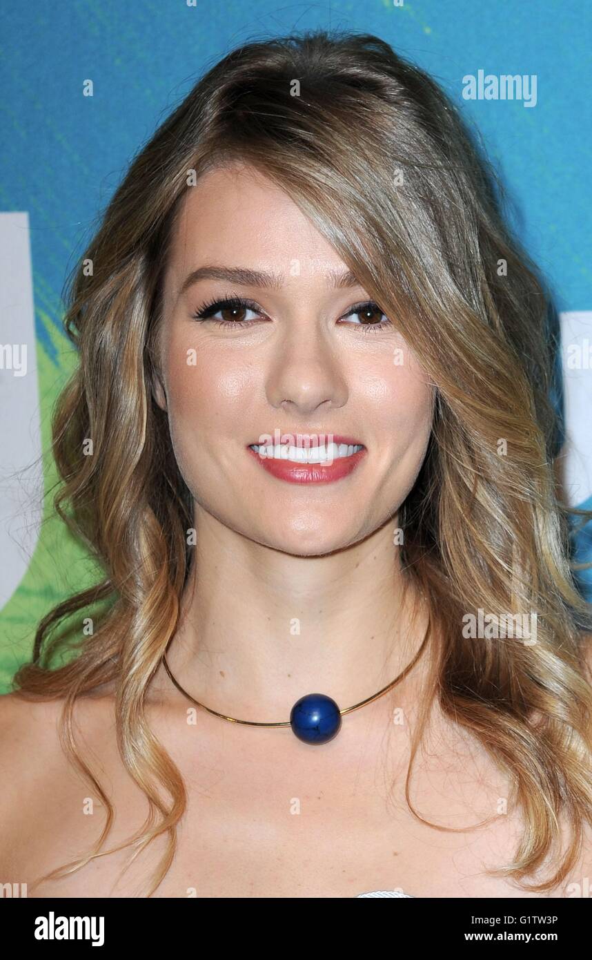 New York, NY, USA. 19th May, 2016. Tori Anderson at arrivals for The CW ...