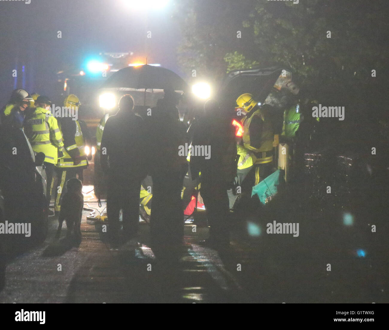 Upham, Hampshire, UK. 19th May, 2016. An OAP man is being treated by ...