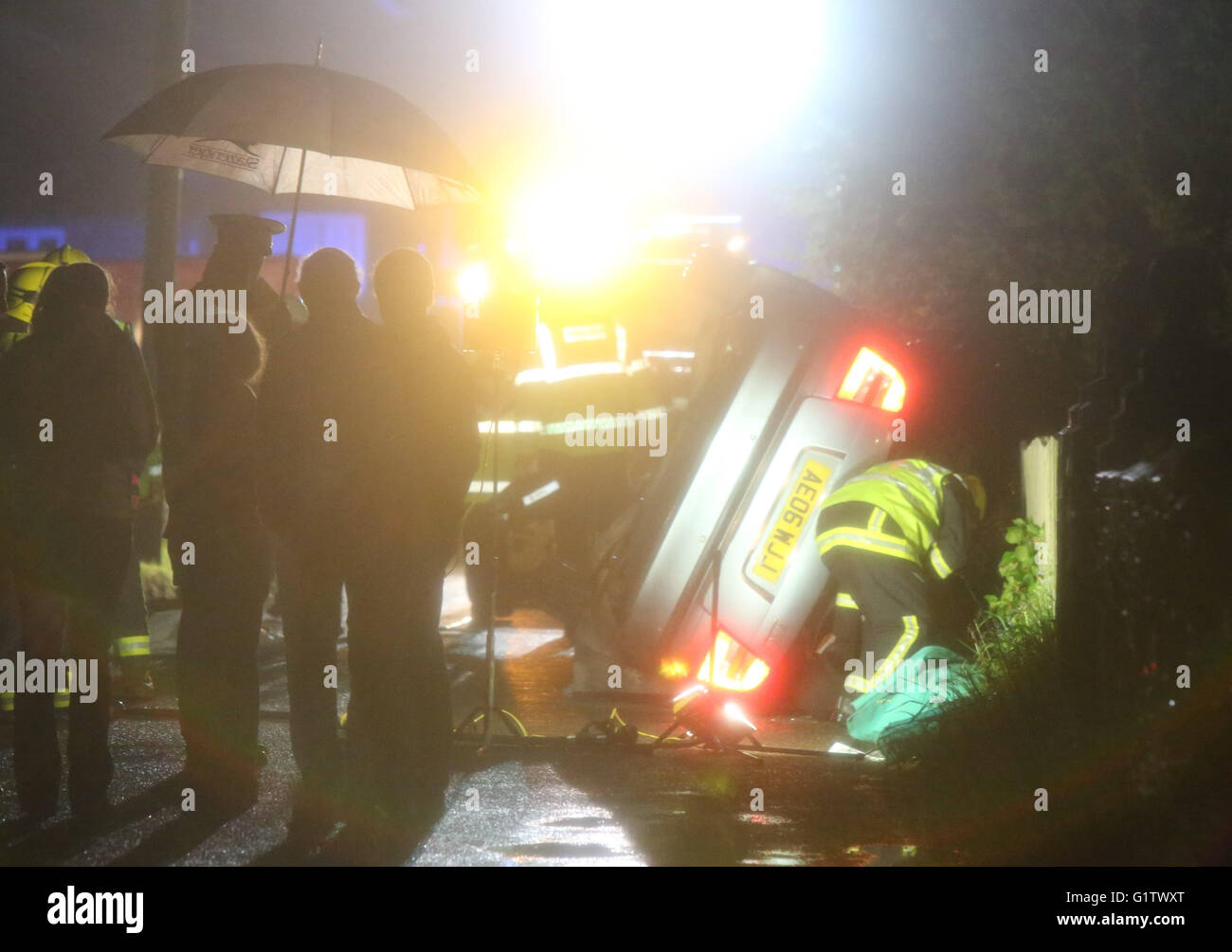 Upham, Hampshire, UK. 19th May, 2016. An OAP man is being treated by ...