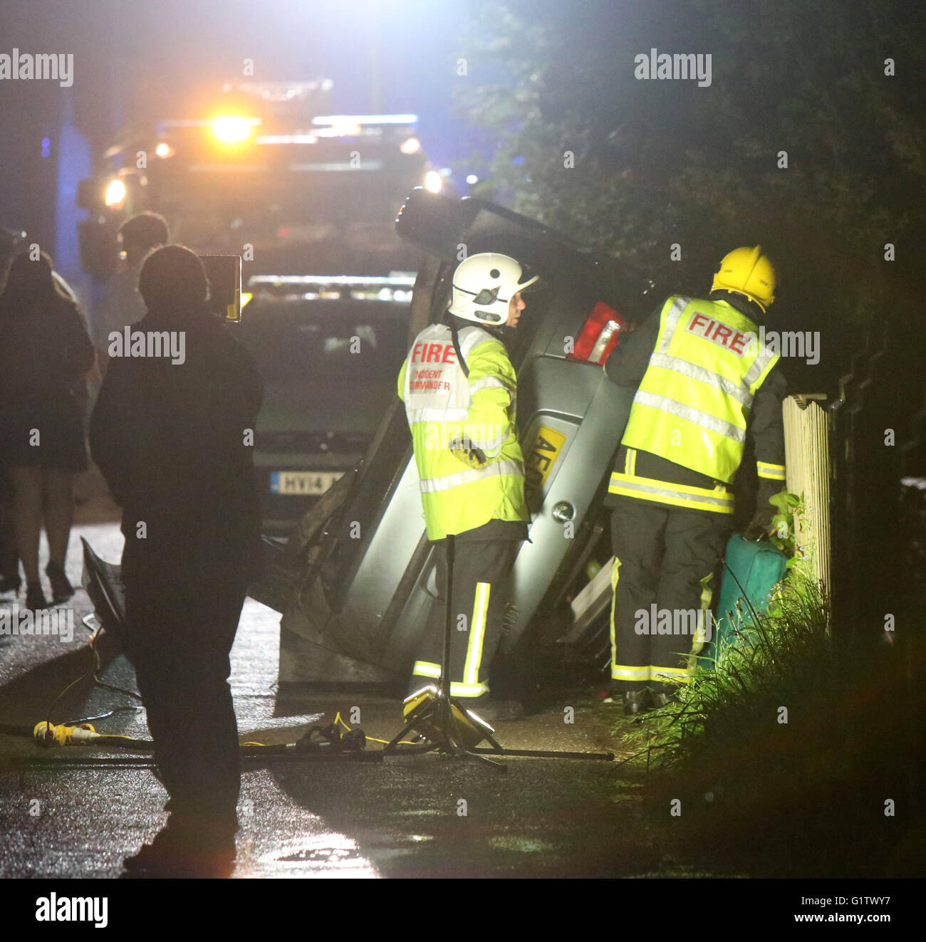 Upham, Hampshire, UK. 19th May, 2016. An OAP man is being treated by ...