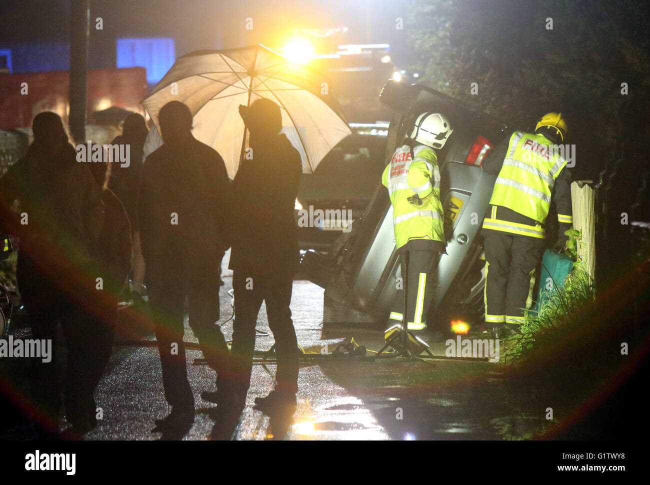 Upham, Hampshire, UK. 19th May, 2016. An OAP man is being treated by ...