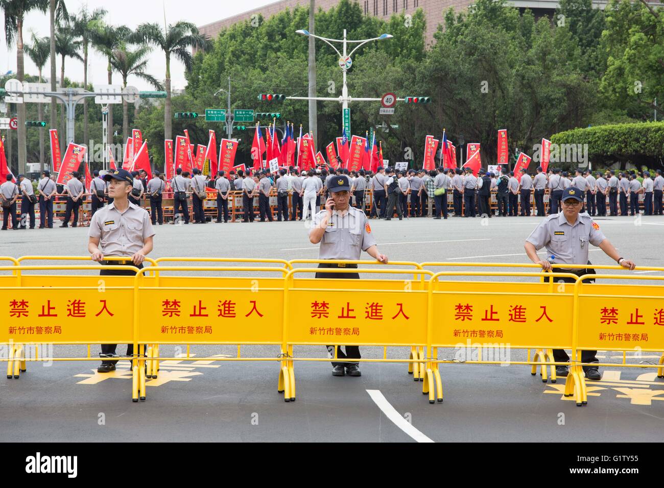 Tension independent hi-res stock photography and images - Alamy