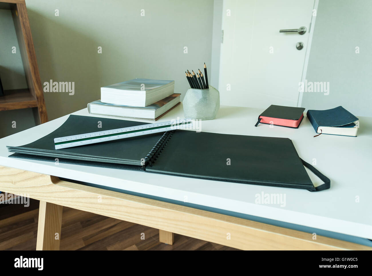 Work home scale hi-res stock photography and images - Alamy