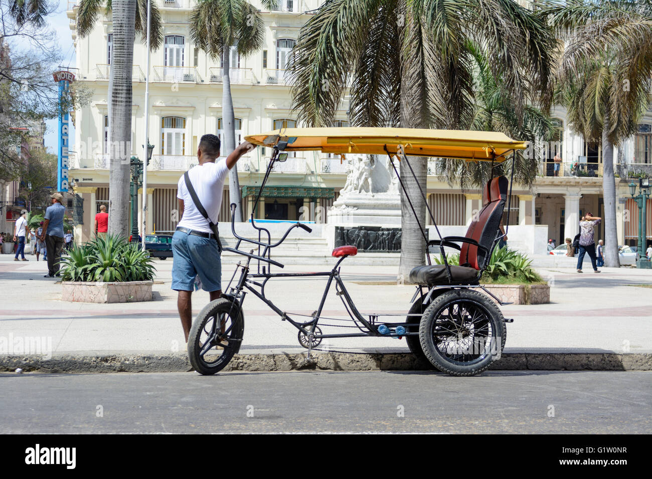Traditional bicycle taxi in Havana, Cuba Stock Photo - Alamy