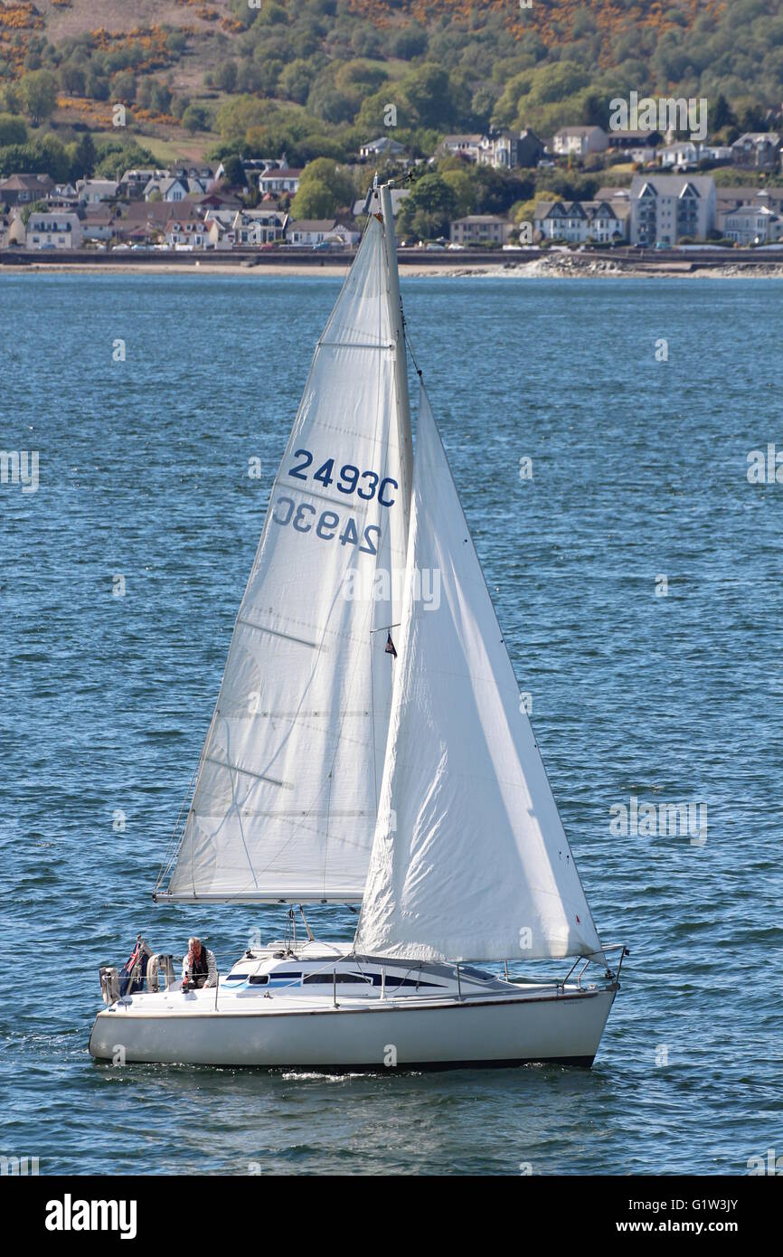 Earrach (2493C), a Northshore built Spring 25 yacht, passing Cloch ...