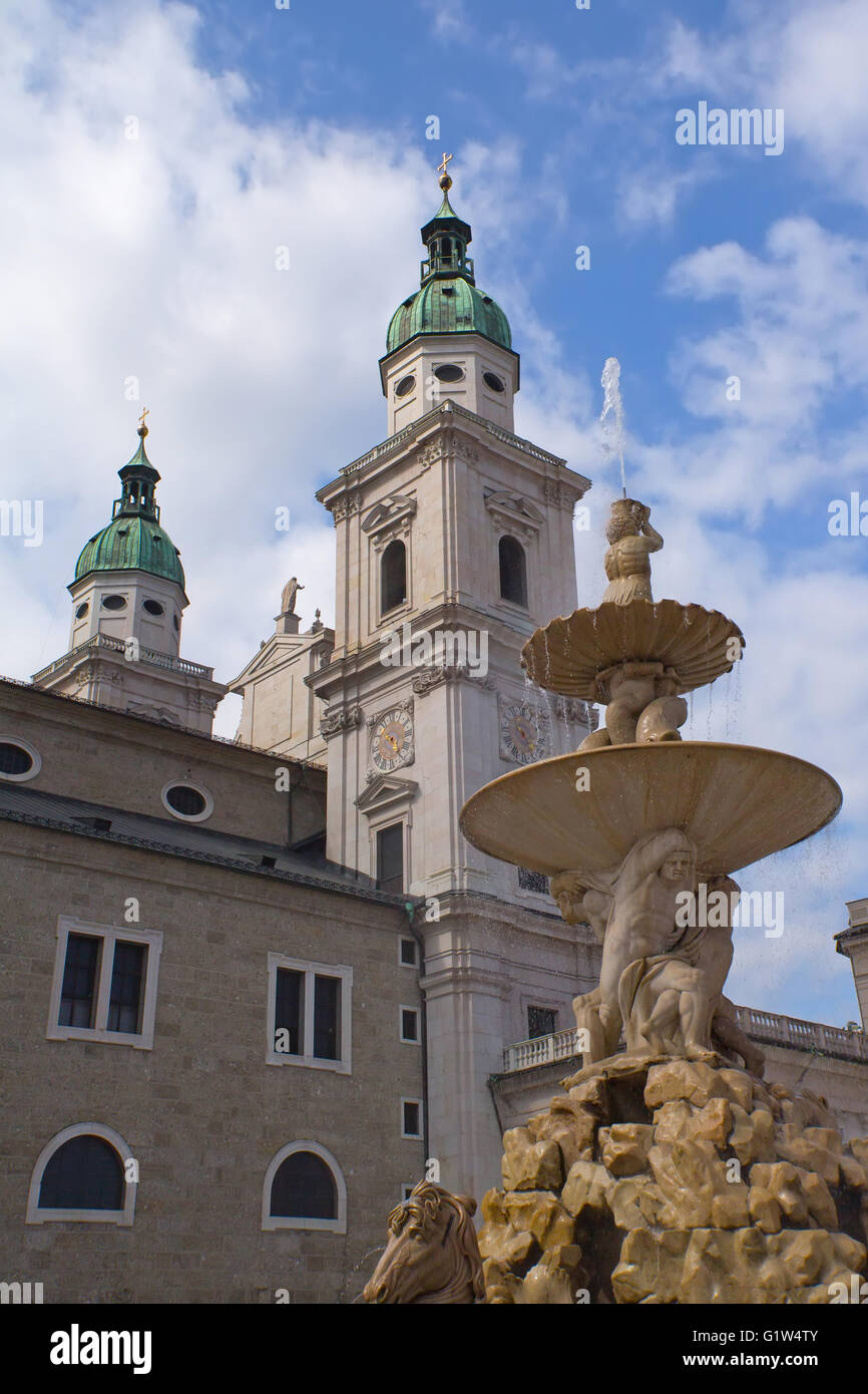 Salzburg Residenz Square with fountain (Austria, Europe Stock Photo - Alamy
