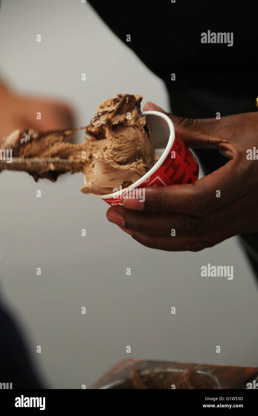 Melting gelato tub hi-res stock photography and images - Alamy