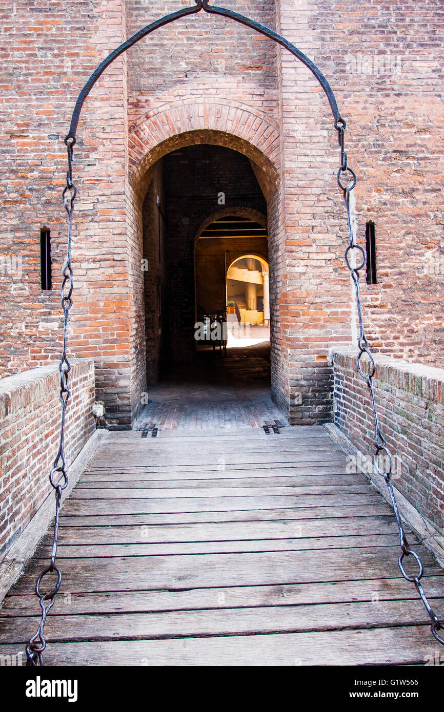 Drawbridge at one of the gates of Ferrara castle Stock Photo - Alamy