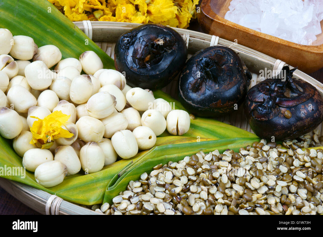 Vietnamese food, sweet lotus seed gruel, ingredients: lotus bean, mung ...