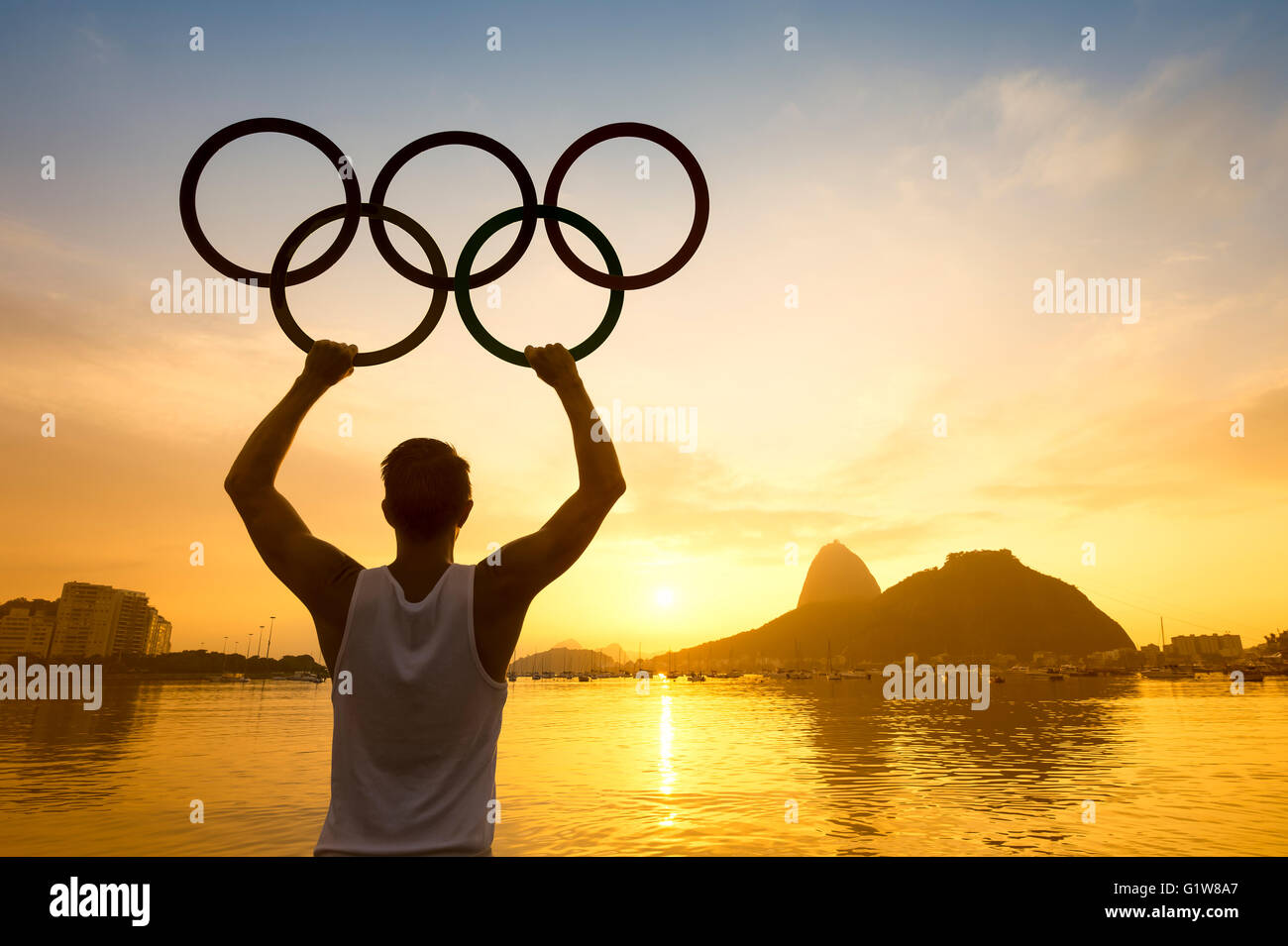 Golden rings olympics hi-res stock photography and images - Alamy