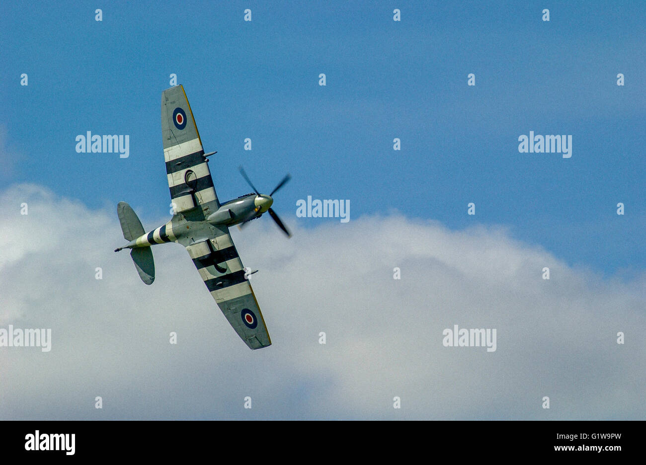 Spitfire undercarriage hi-res stock photography and images - Alamy