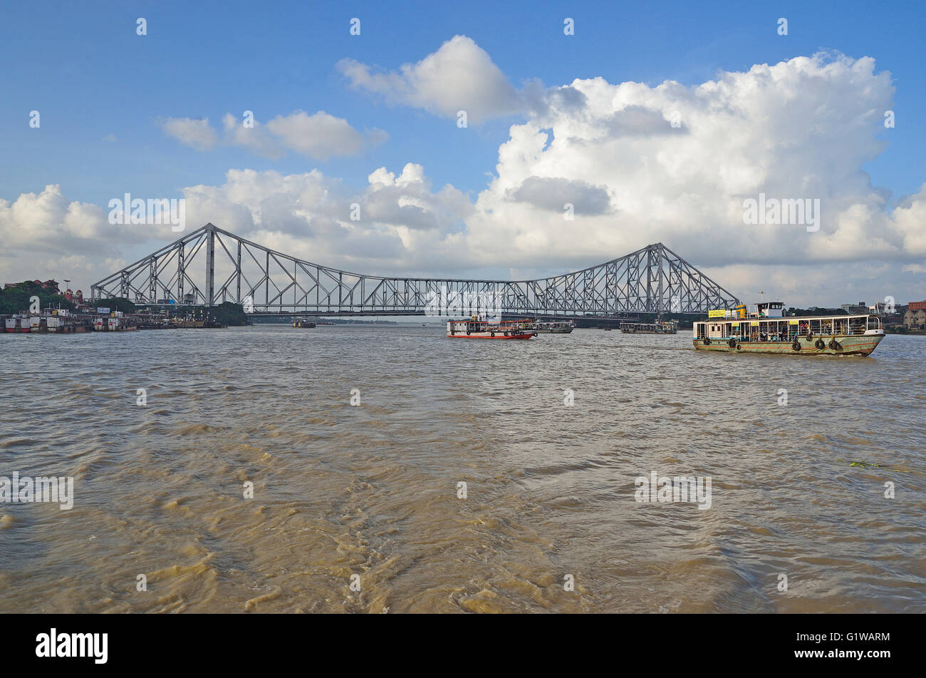 Howrah Bridge or Rabindra Setu over Hooghly river, Kolkata, West Bengal ...