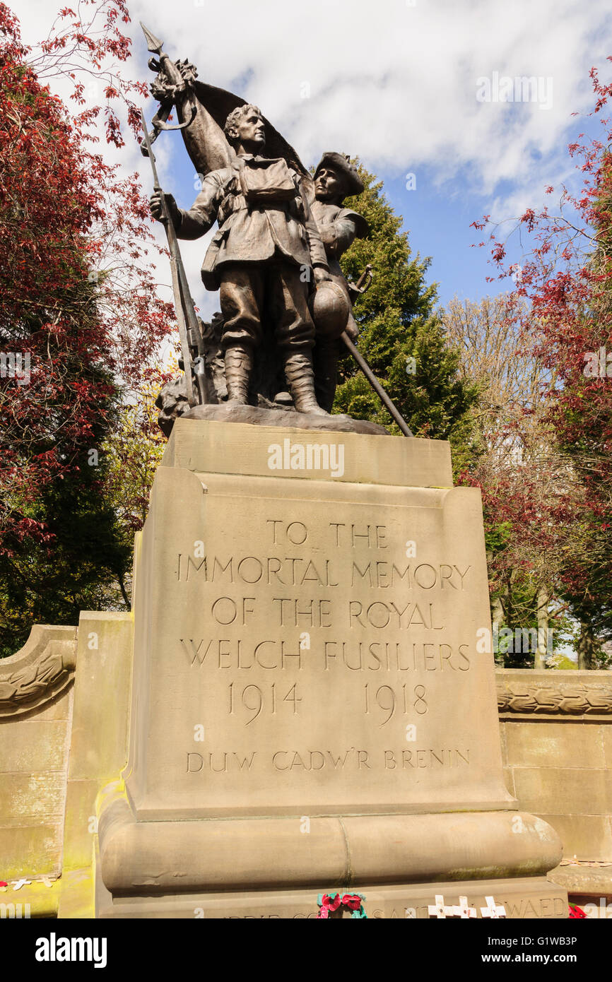 Royal fusiliers statue hi-res stock photography and images - Alamy