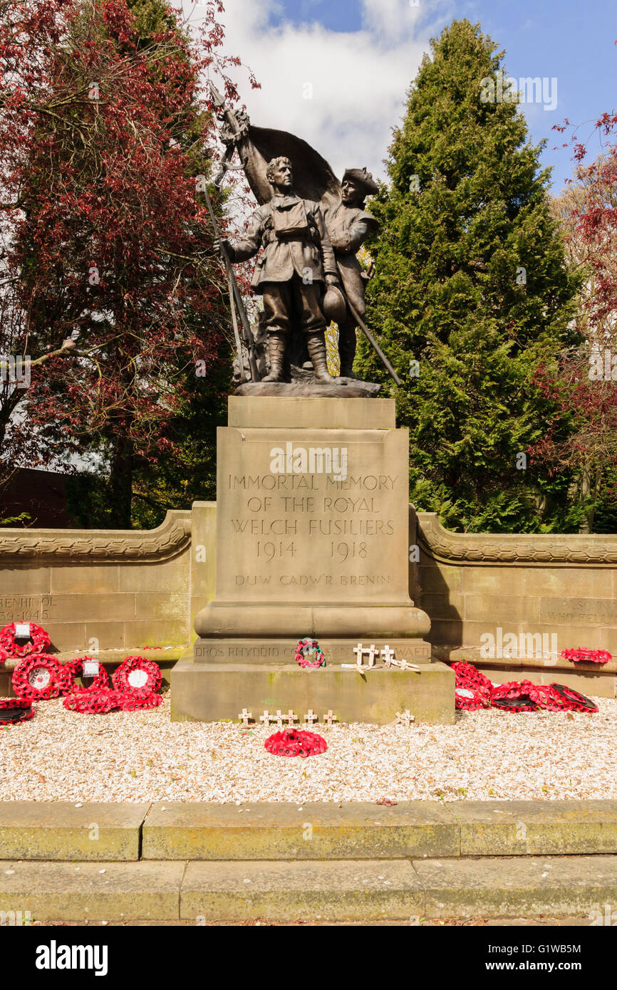 Welsh national war memorial statue hi-res stock photography and images ...