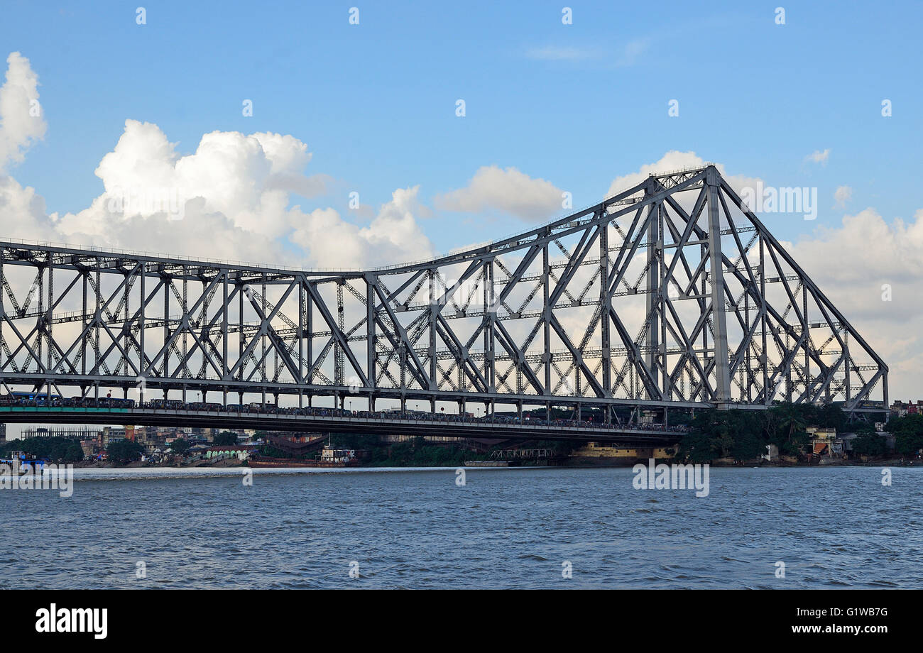 Howrah Bridge or Rabindra Setu over Hooghly river, Kolkata, West Bengal ...