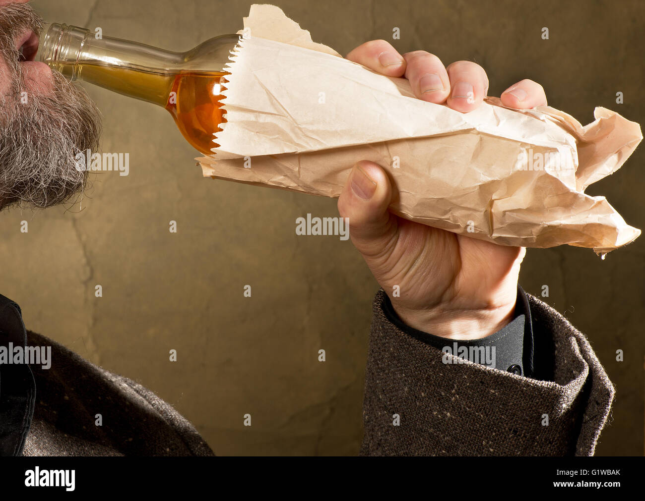 Alcohol brown paper bag hi-res stock photography and images - Alamy