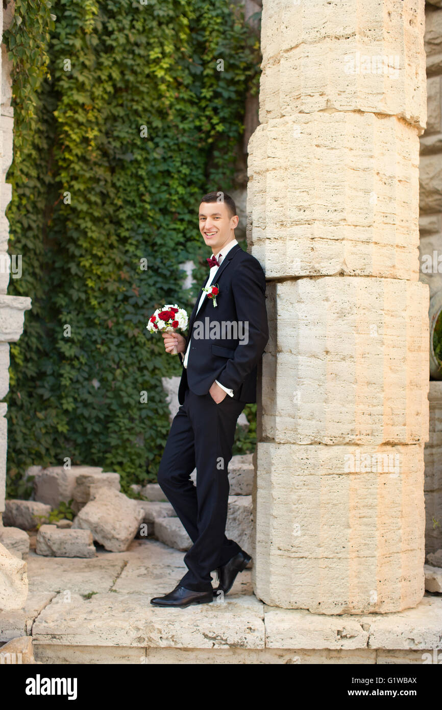 Black groom hi-res stock photography and images - Alamy