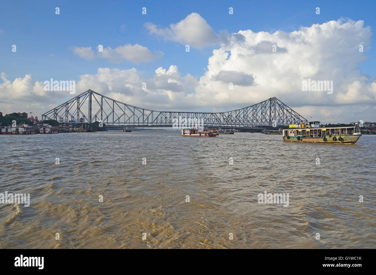 Howrah Bridge or Rabindra Setu over Hooghly river, Kolkata, West Bengal ...