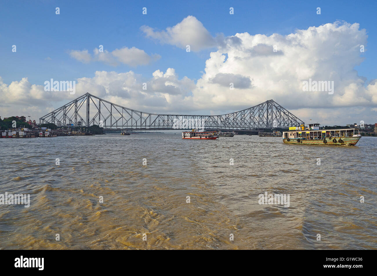 Howrah Bridge or Rabindra Setu over Hooghly river, Kolkata, West Bengal ...