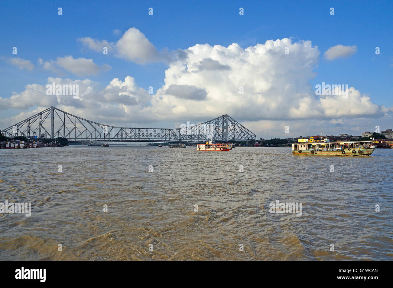 Howrah Bridge or Rabindra Setu over Hooghly river, Kolkata, West Bengal ...