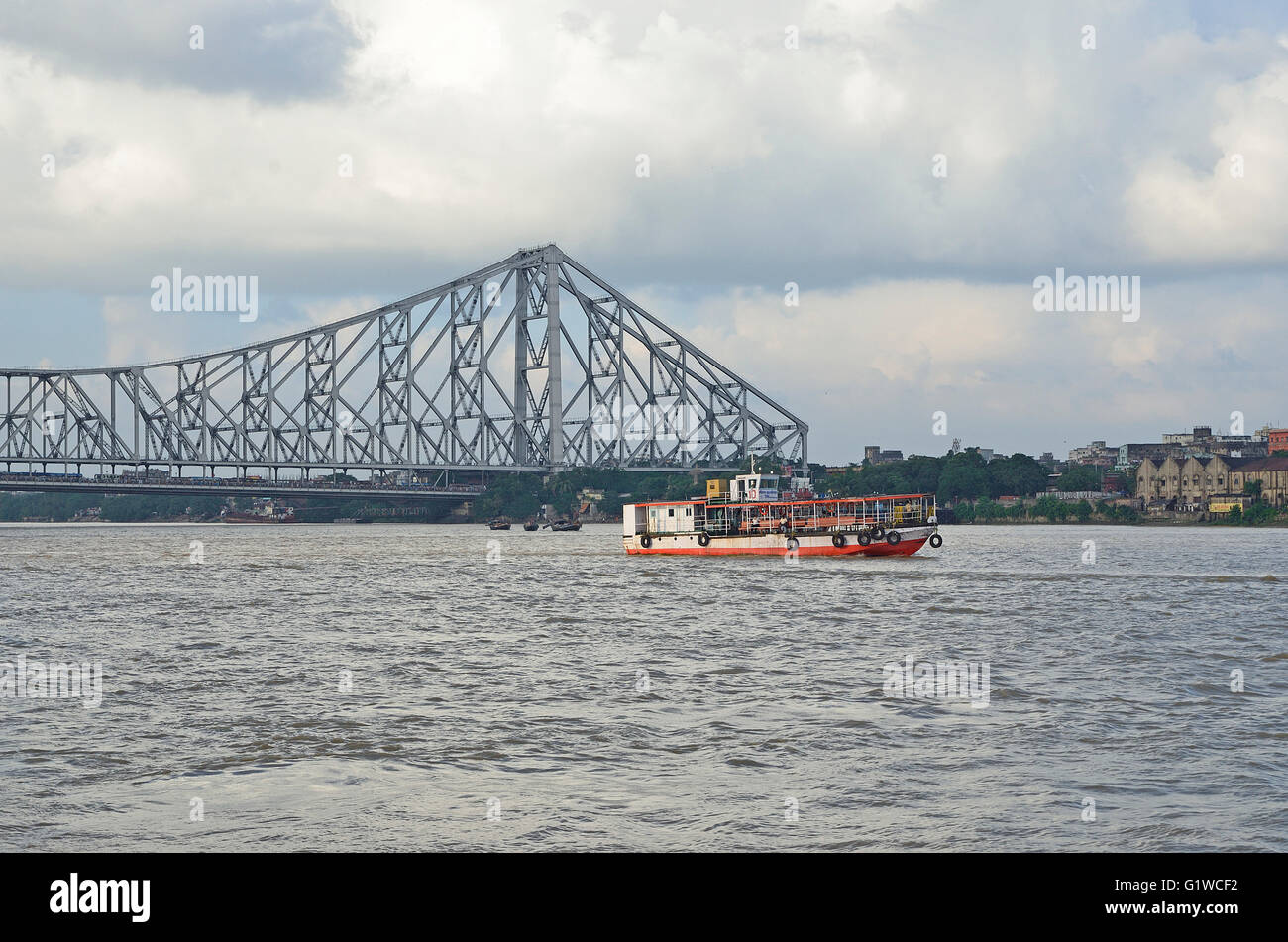 Howrah Bridge or Rabindra Setu over Hooghly river, Kolkata, West Bengal ...
