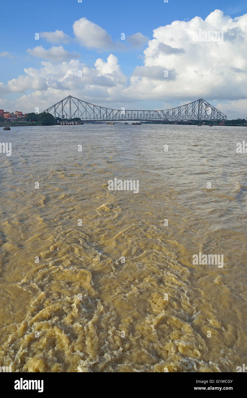 Howrah Bridge or Rabindra Setu over Hooghly river, Kolkata, West Bengal ...