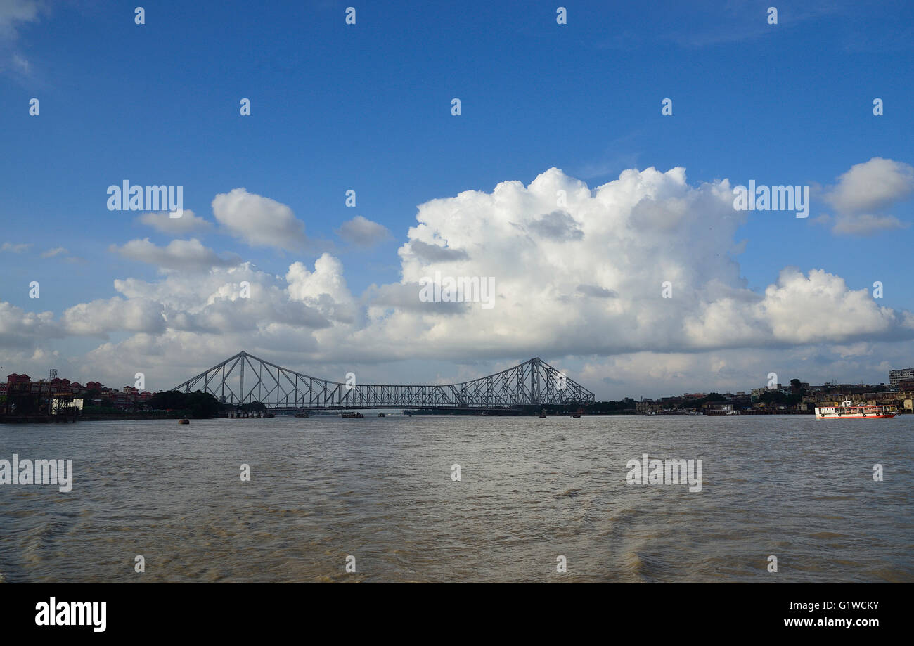 Howrah Bridge or Rabindra Setu over Hooghly river, Kolkata, West Bengal ...