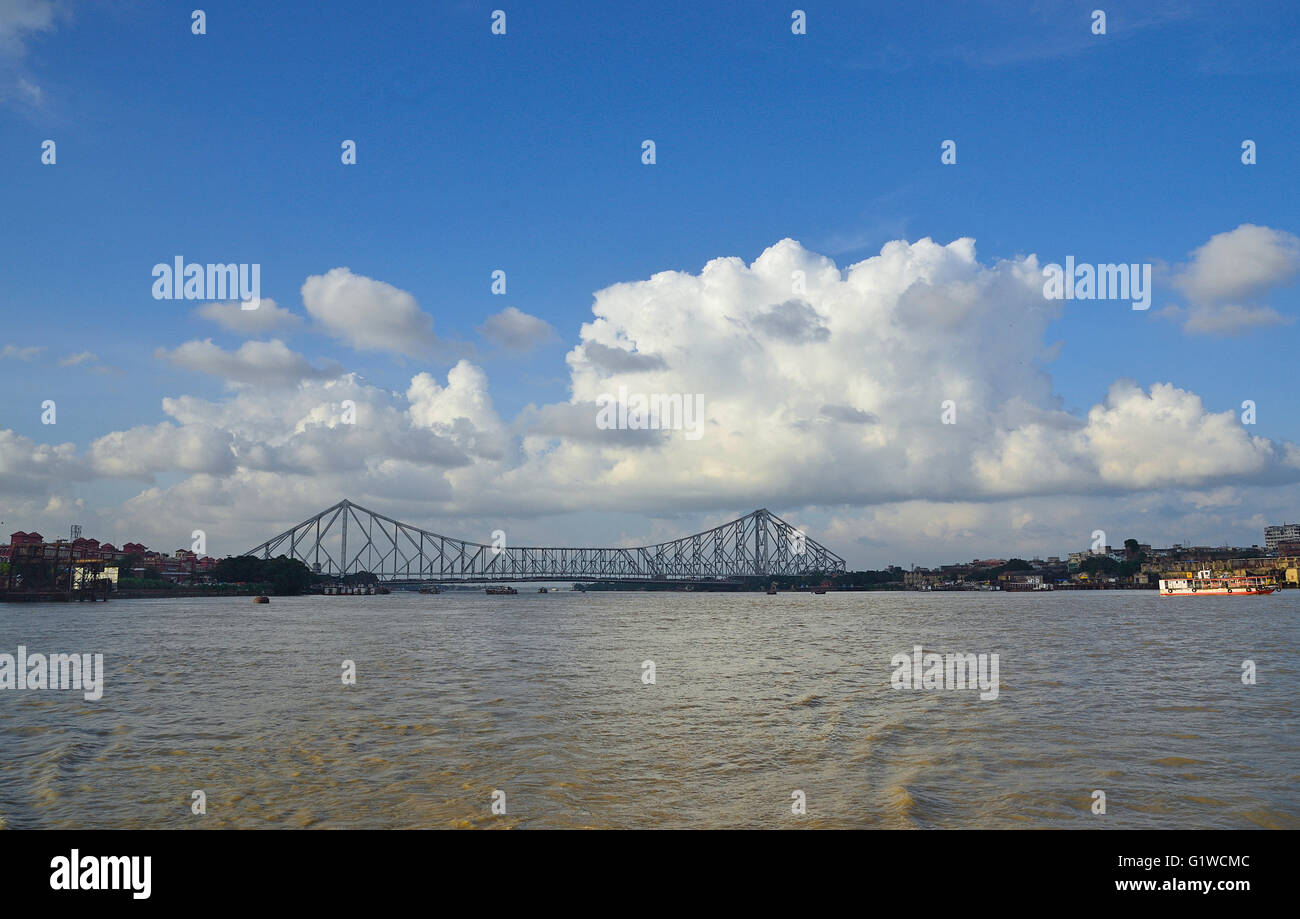 Howrah Bridge or Rabindra Setu over Hooghly river, Kolkata, West Bengal ...