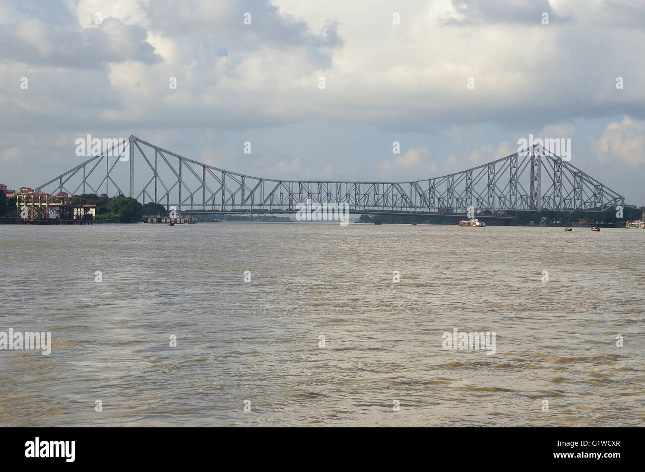 Howrah Bridge or Rabindra Setu over Hooghly river, Kolkata, West Bengal ...