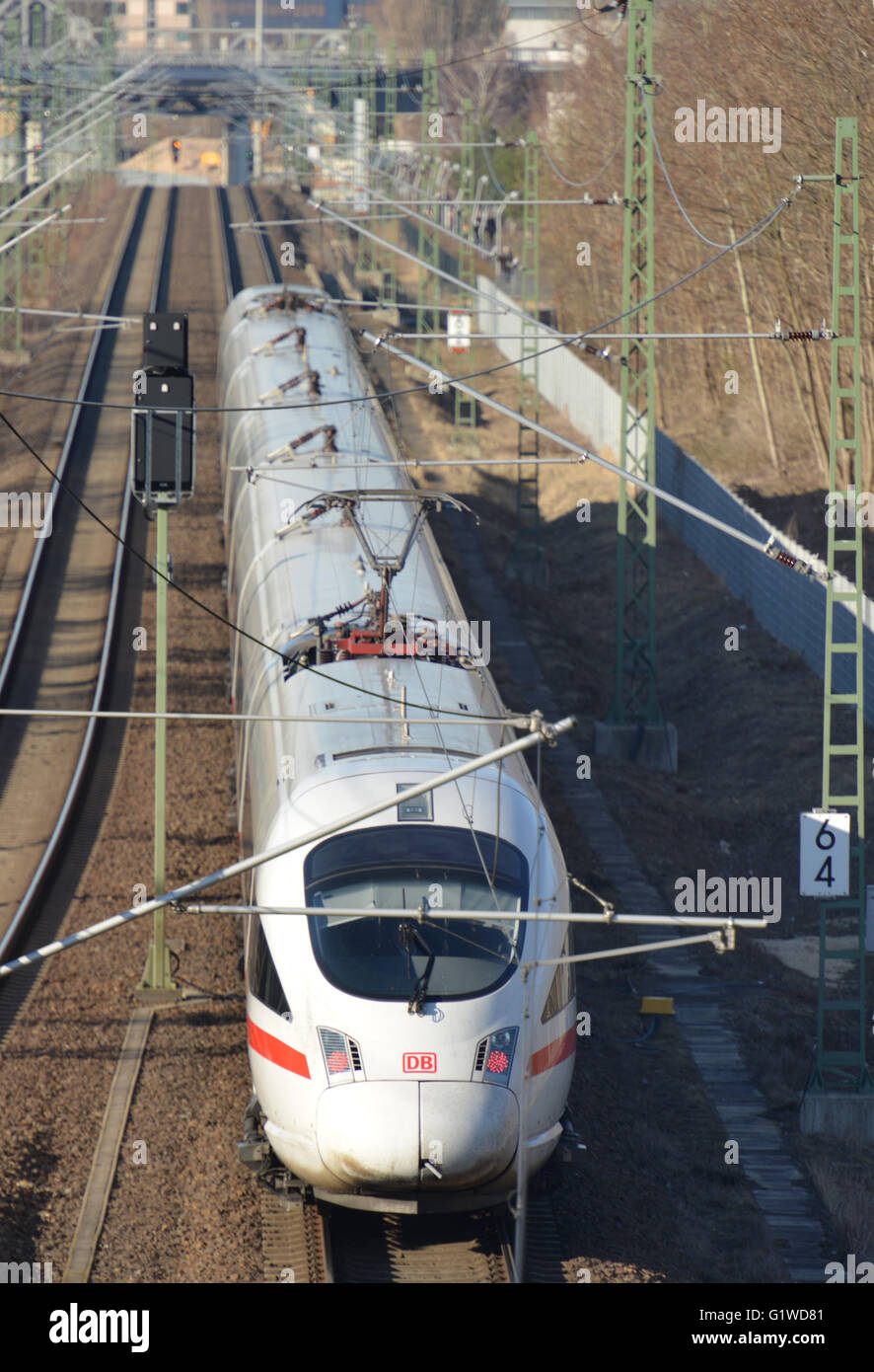 The ice 3 hi-res stock photography and images - Alamy