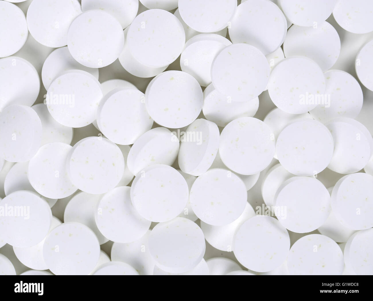 Heap white round tablets hi-res stock photography and images - Alamy