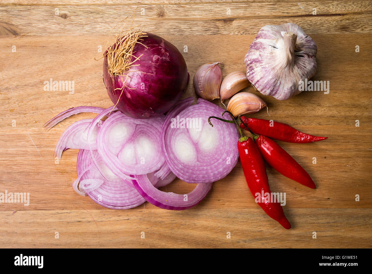 Garlic, Red onions and chilli pepper Stock Photo - Alamy