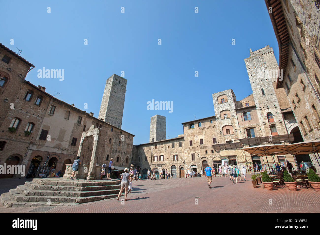 Cisterna square at San Gimignano tuscany Italy Stock Photo - Alamy