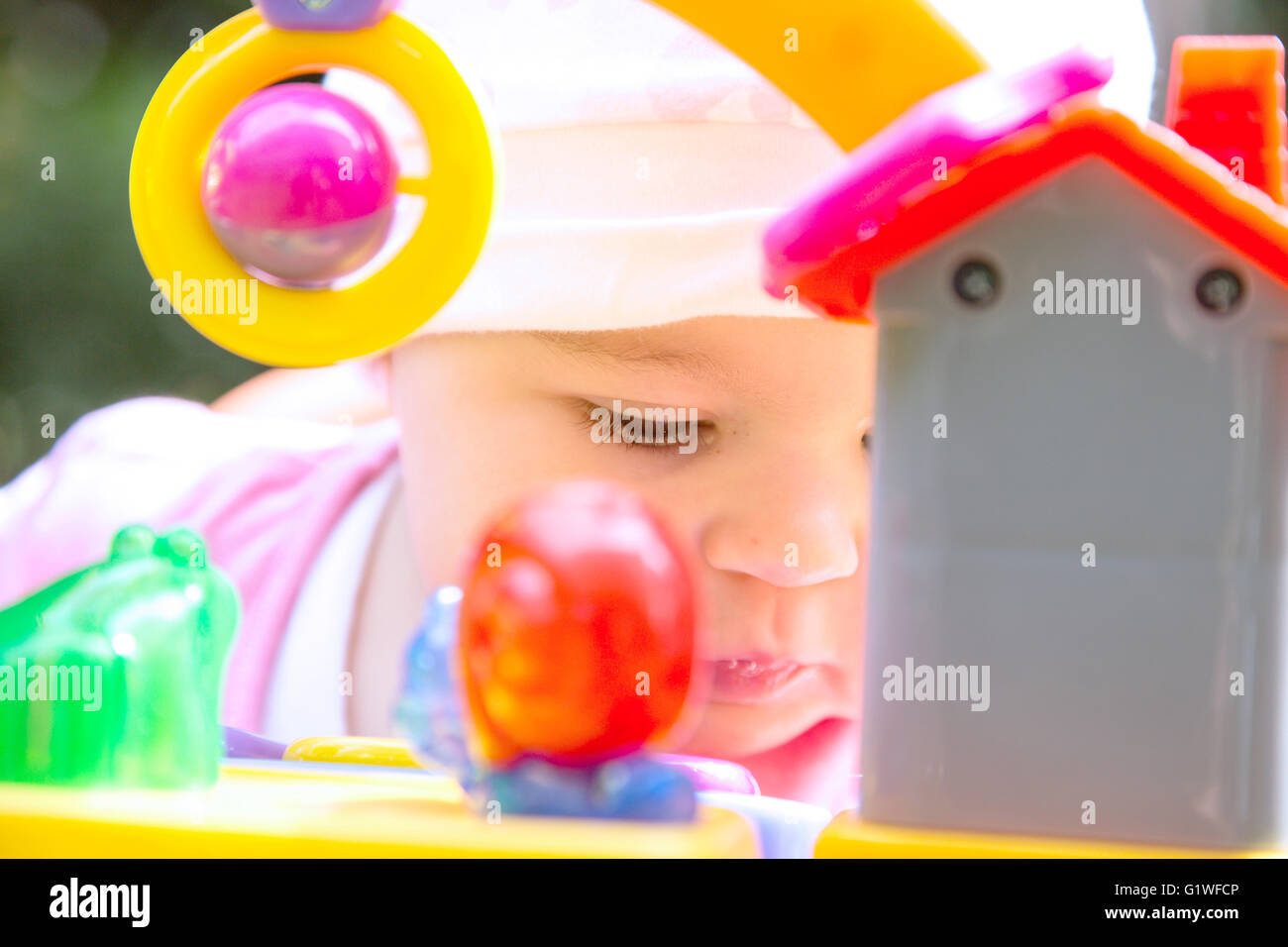 Sunlight baby hi-res stock photography and images - Alamy