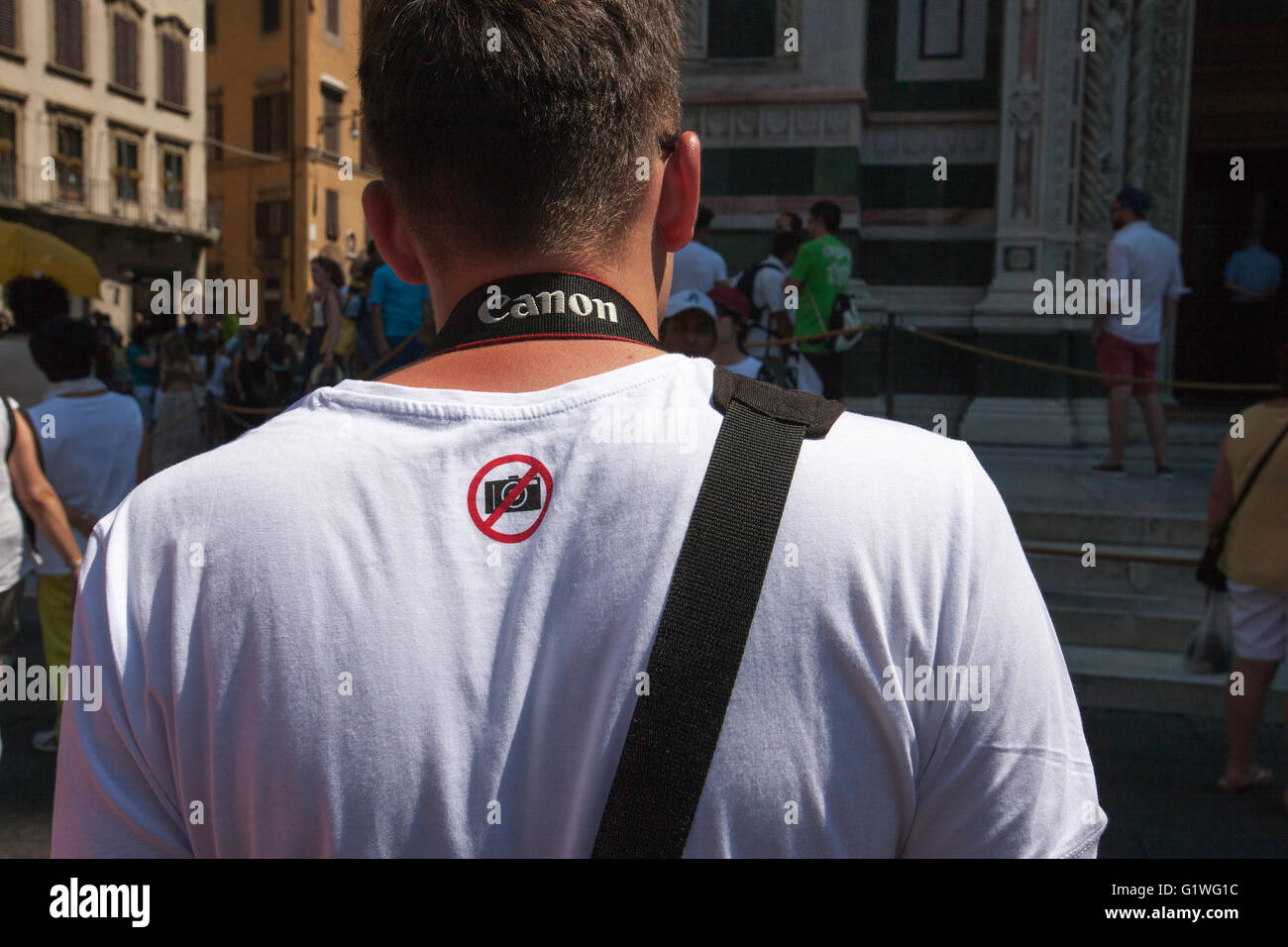 Red circle with line through it hi-res stock photography and images - Alamy