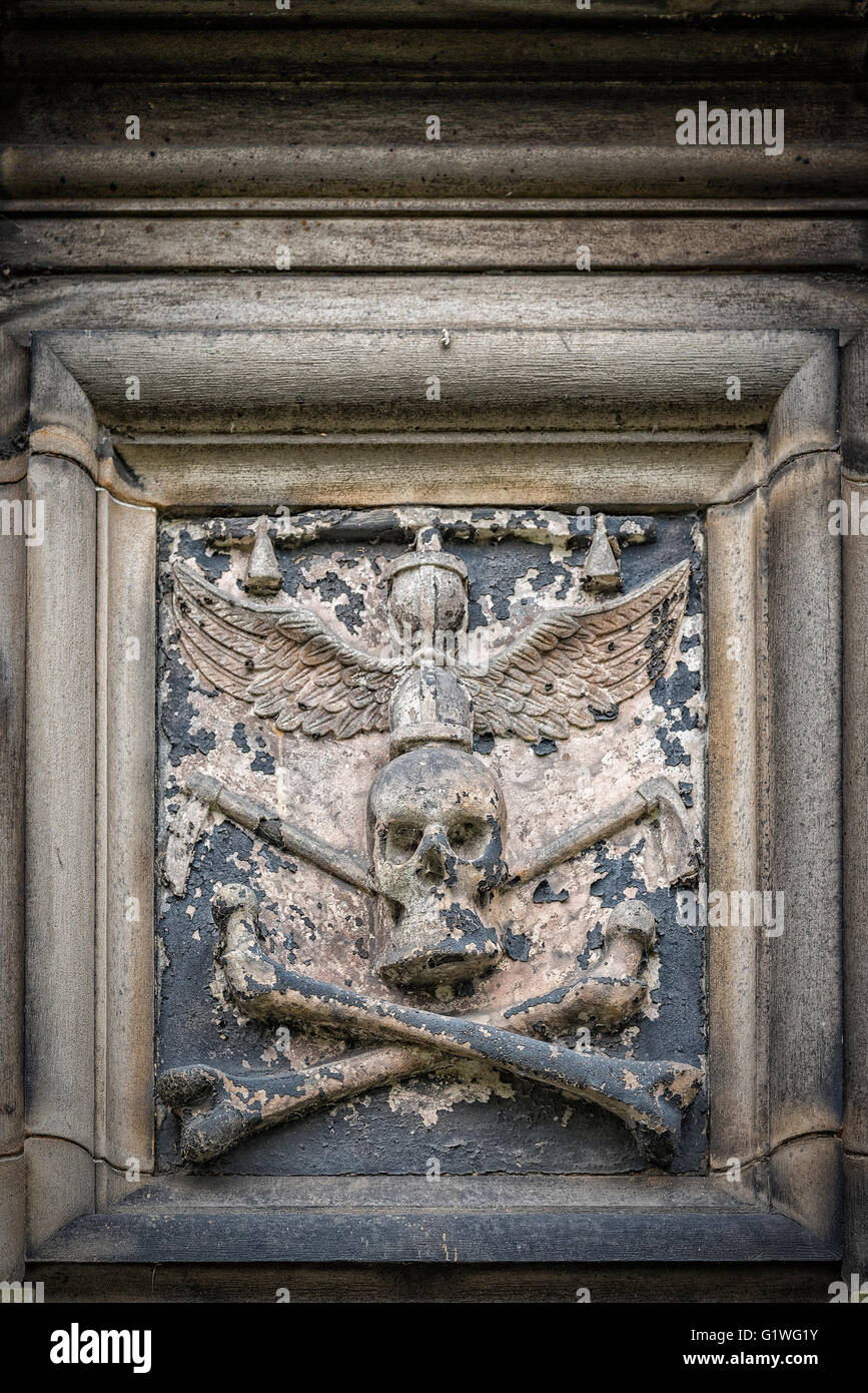 Stone skull relief on Glasgow cathedral in Scotland Stock Photo - Alamy