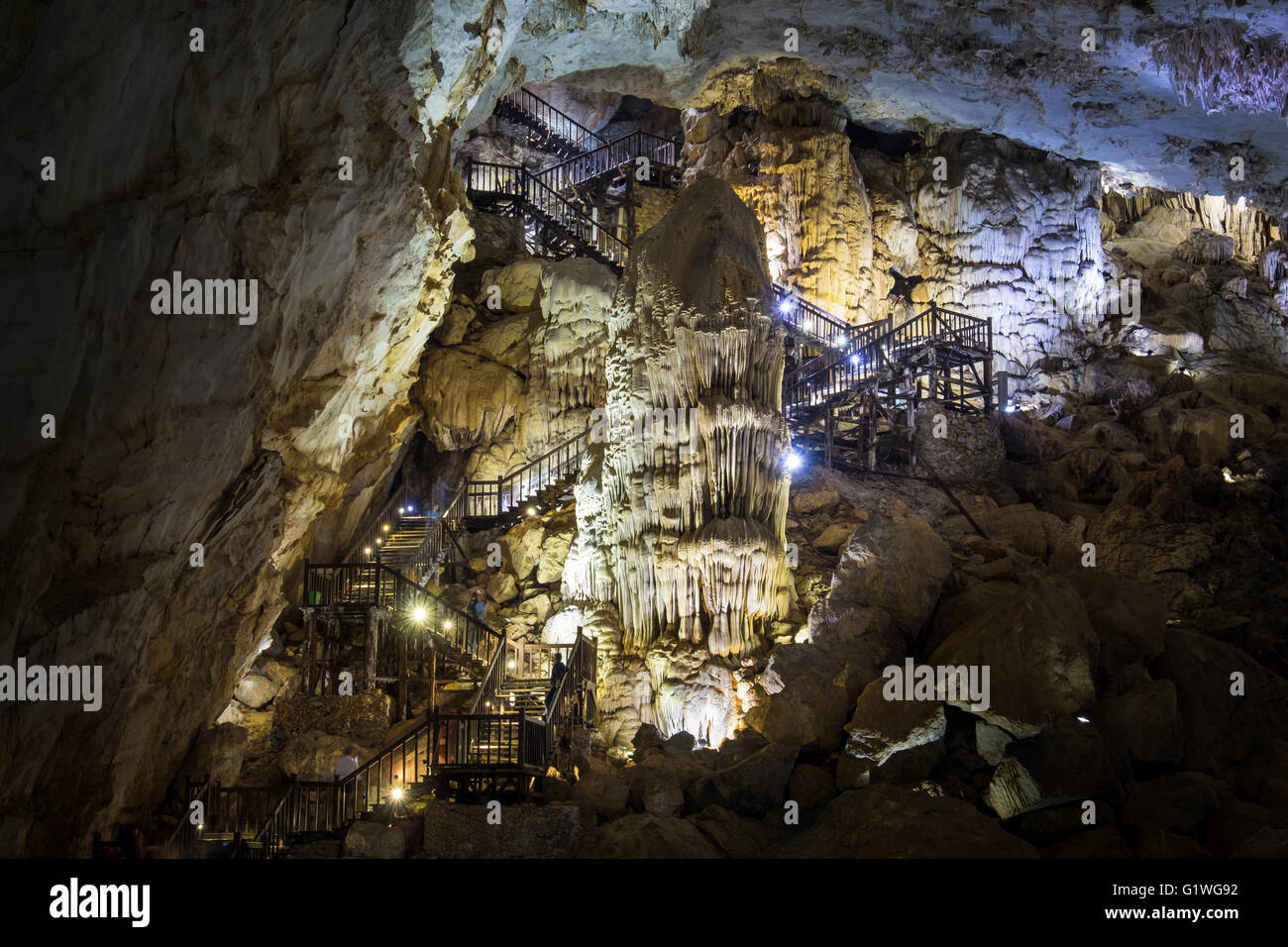 Large cave system hi-res stock photography and images - Alamy