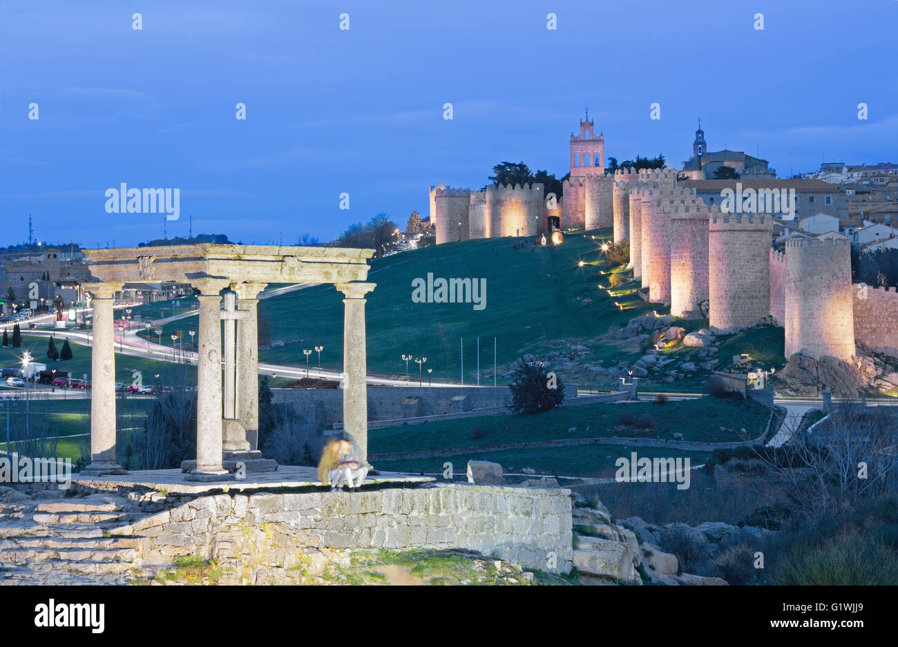 Avilla - The walls at dusk Stock Photo - Alamy