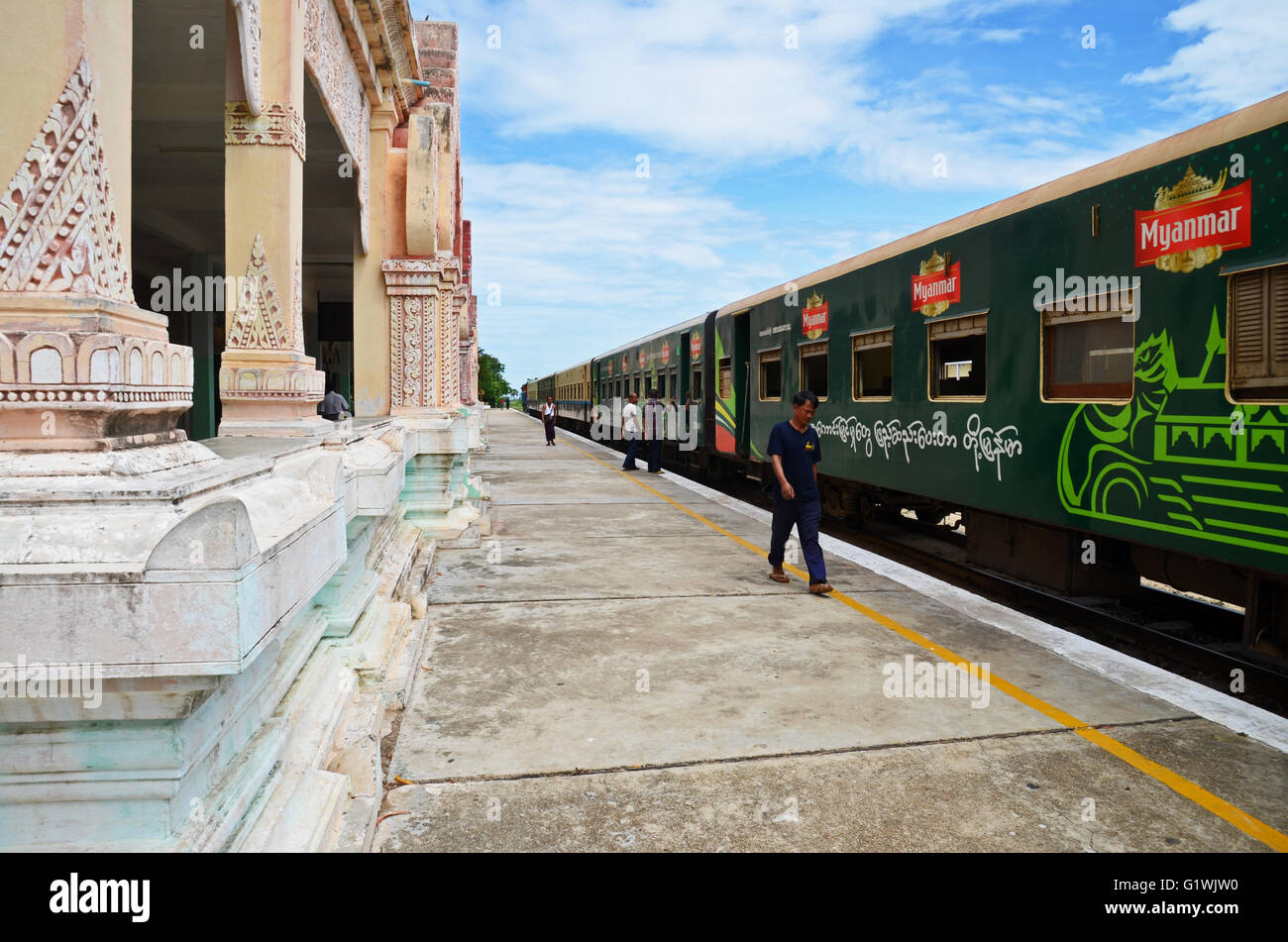 A train waits at the platform at Bagan station, Burma Stock Photo - Alamy