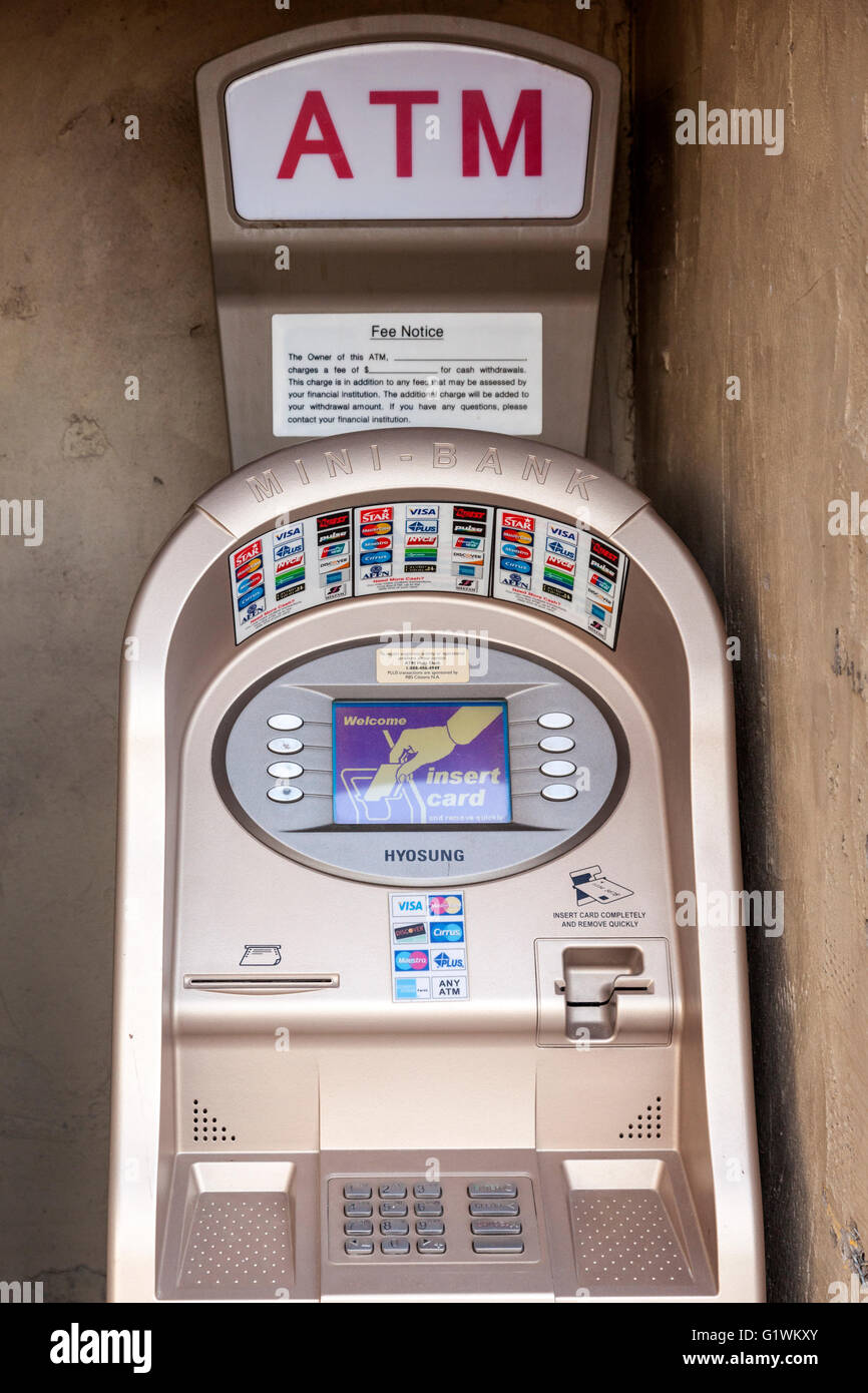 Mastercard visa maestro cirrus hi-res stock photography and images - Alamy