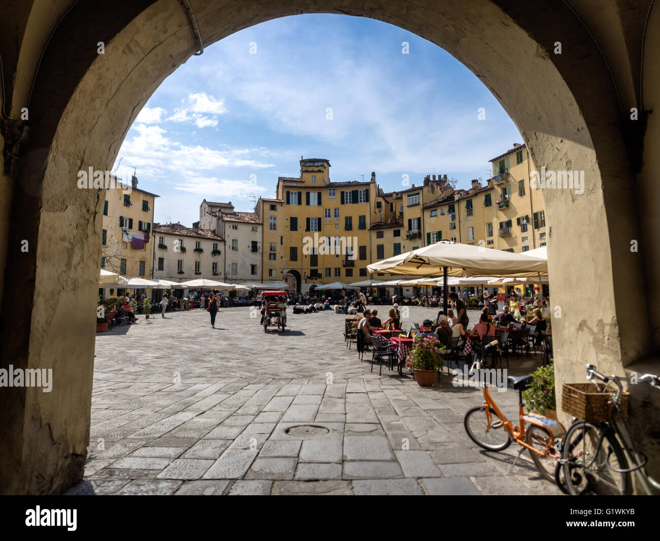 Old door in lucca italy hi-res stock photography and images - Alamy