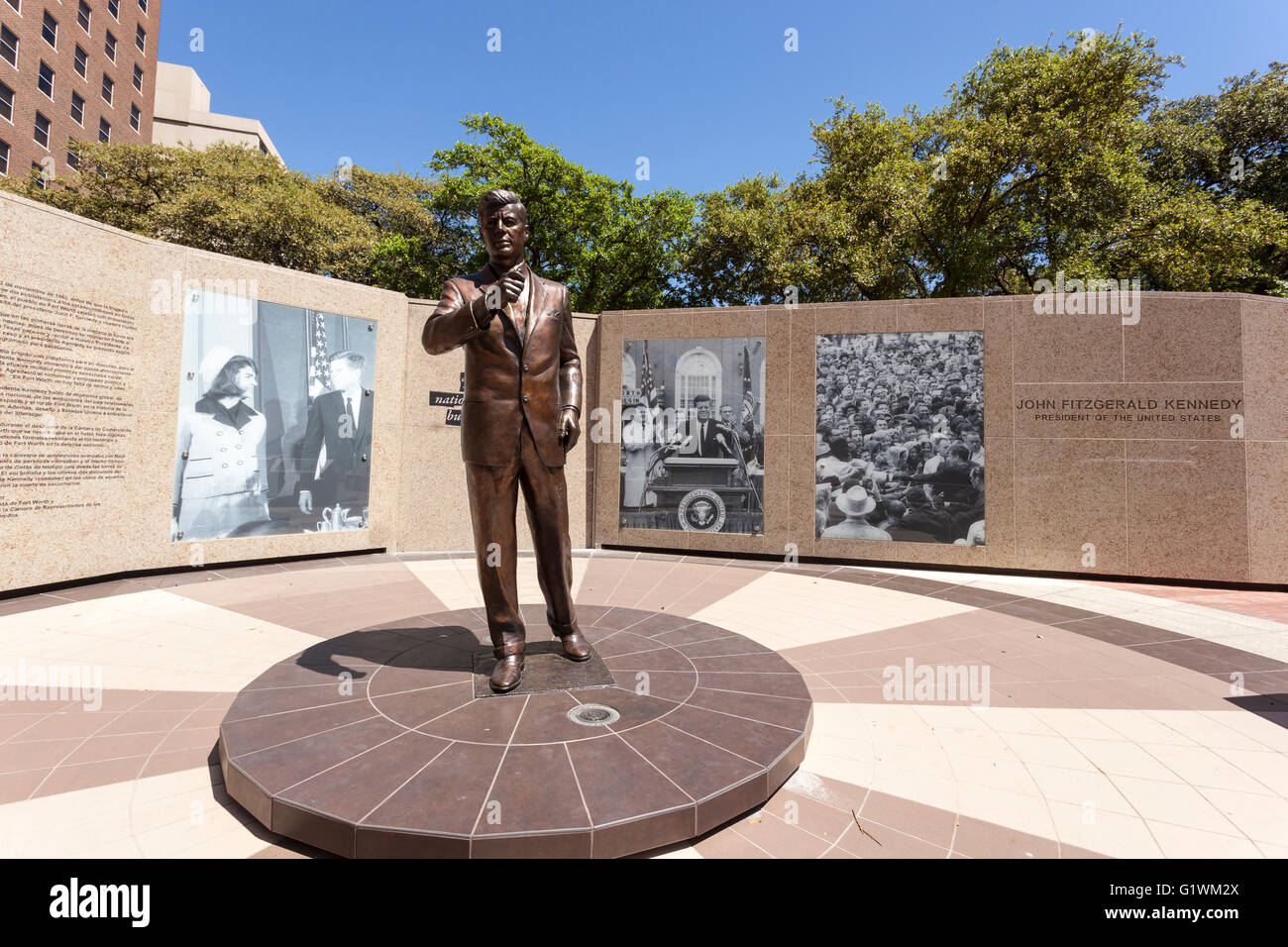 Jfk statue hi-res stock photography and images - Alamy