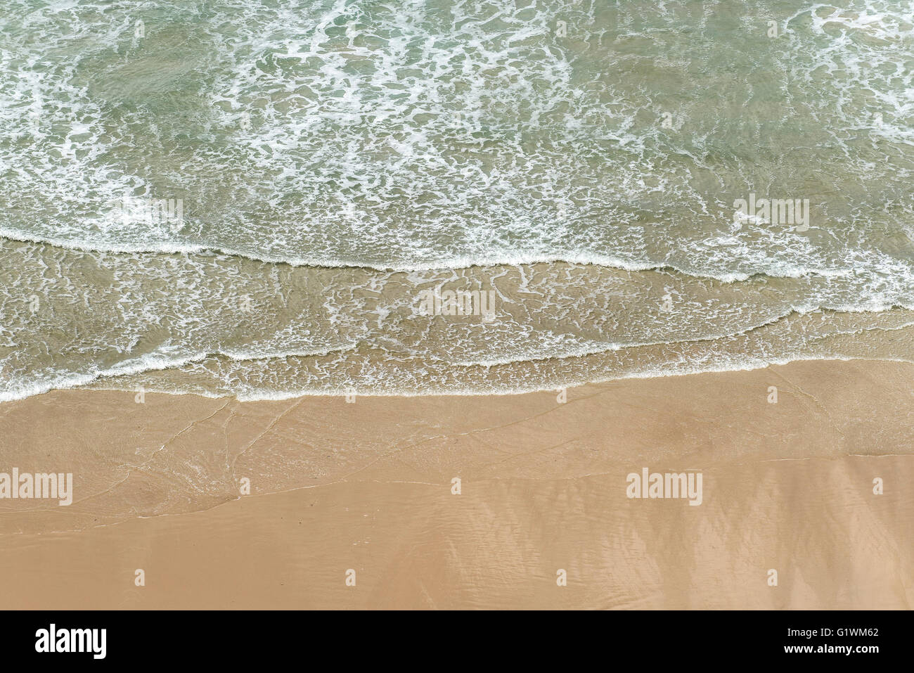 Shoreline waves seen from above hi-res stock photography and images - Alamy