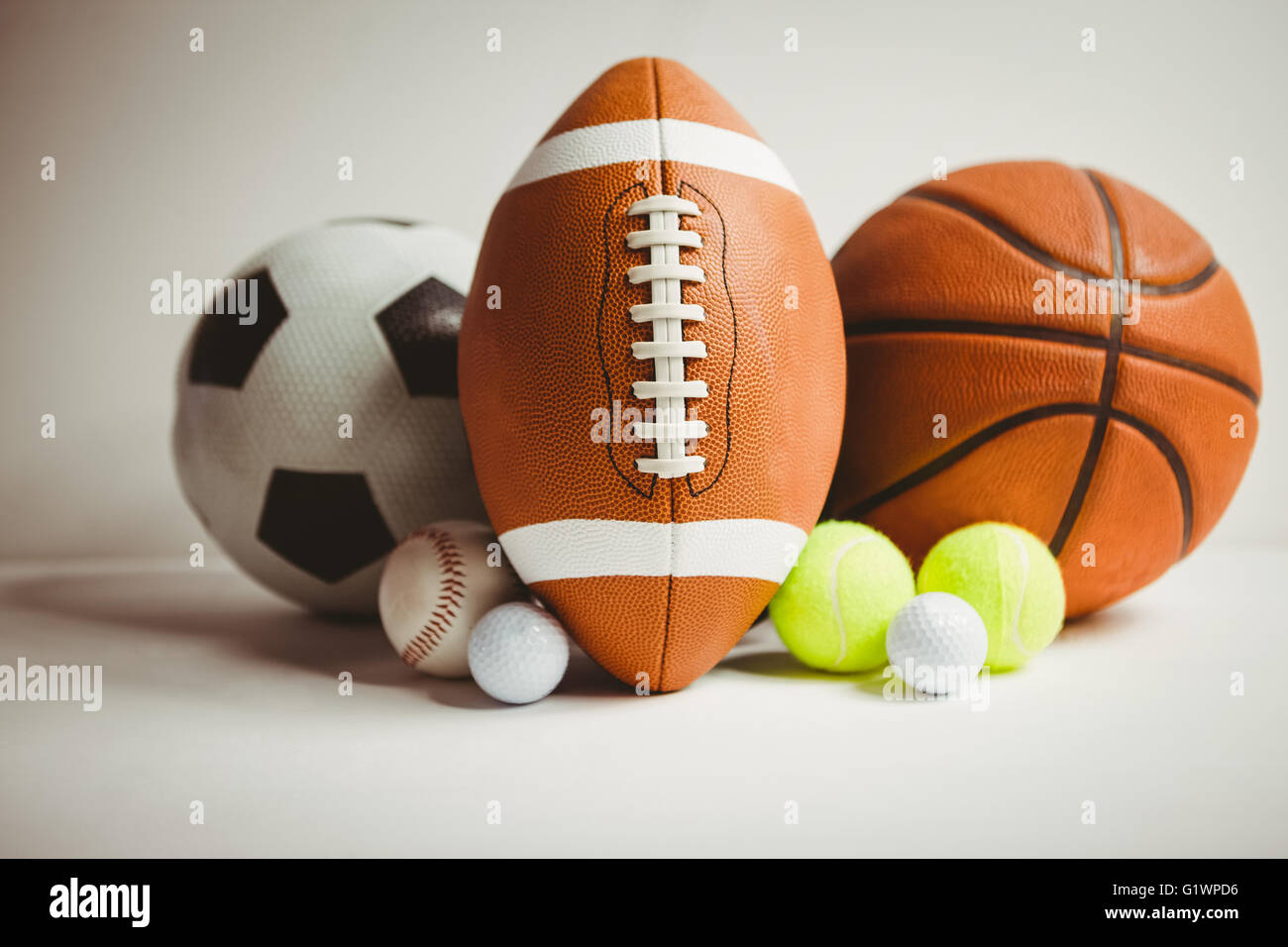 Basketball player catching ball hi-res stock photography and images - Alamy