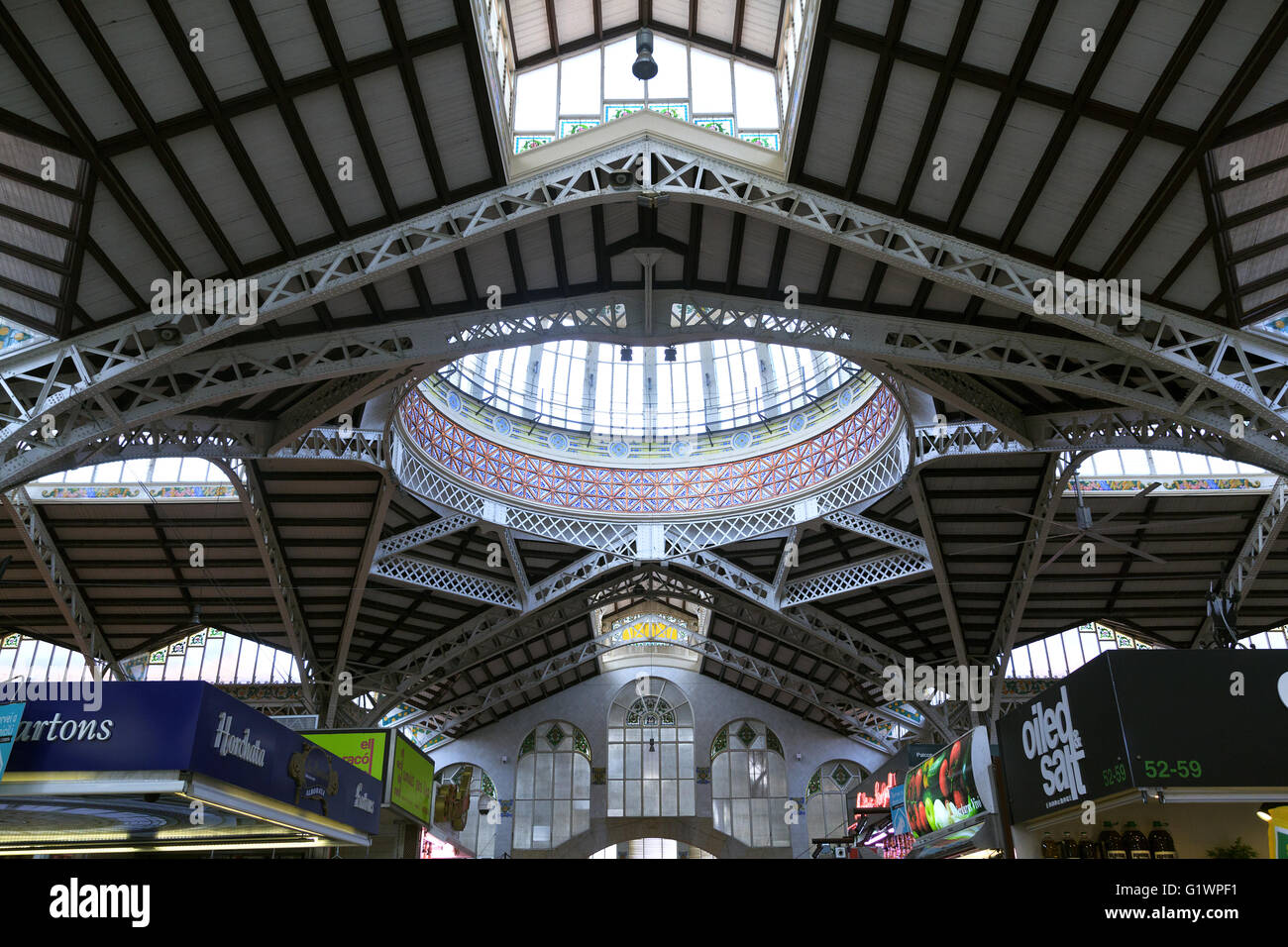 steel lattice beam roof construction of the Mercado Central in Valencia ...