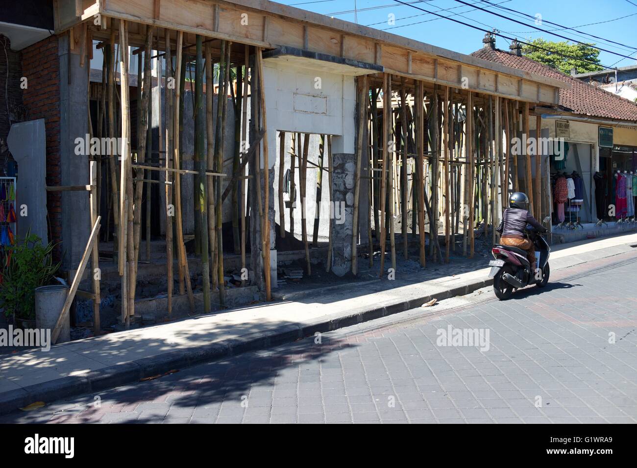 Building under construction in Kuta, Bali using bamboo Stock Photo - Alamy