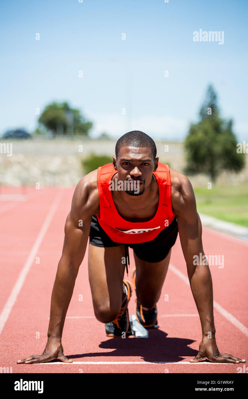 Athlete ready to run Stock Photo - Alamy
