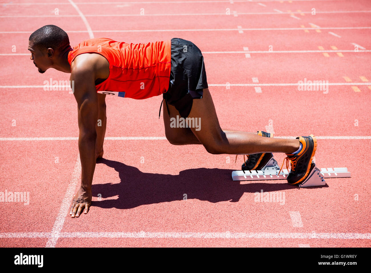 Athlete ready to run Stock Photo - Alamy