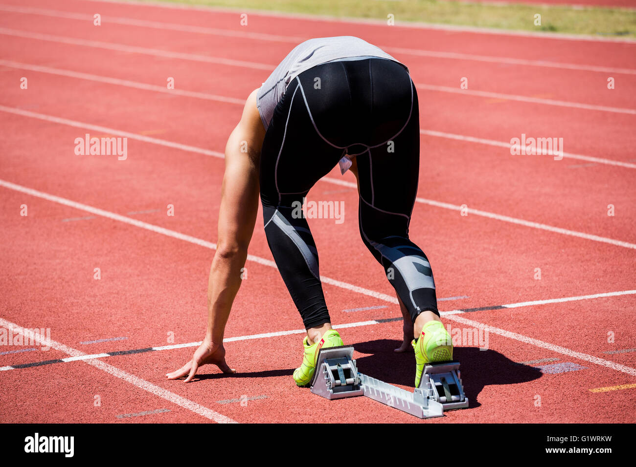 Athlete focused starting block hi-res stock photography and images - Alamy